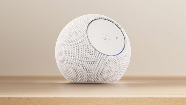 What personal data does the Amazon Echo Dot Max send to the Cloud?